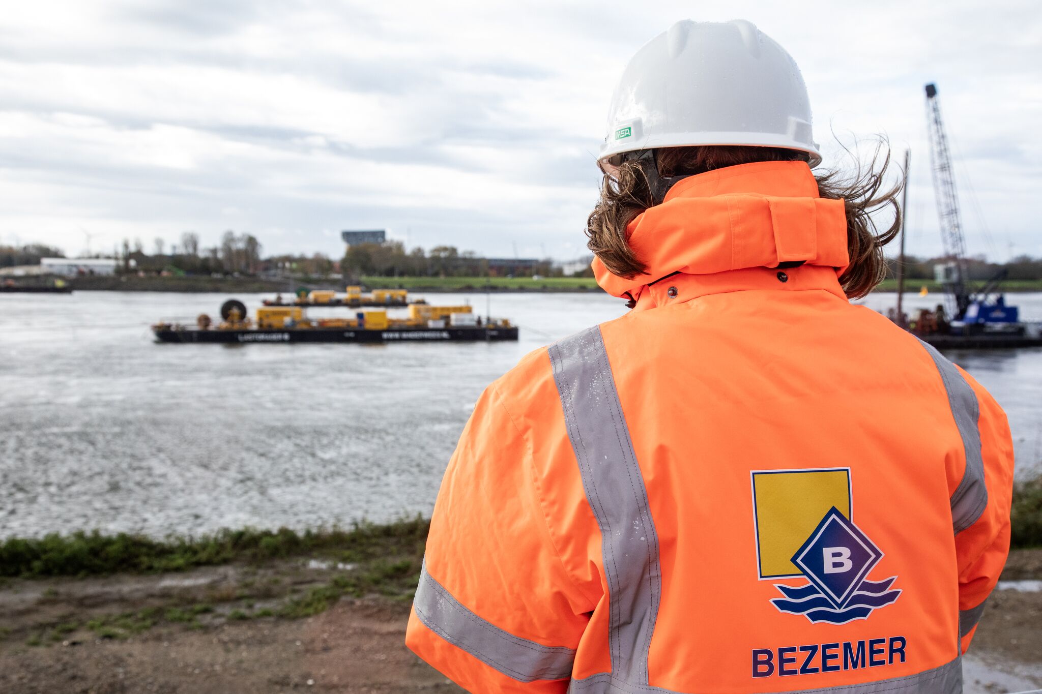 Installation of tunnel element maasdeltatunnel completed - Bezemer ...